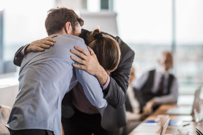 Escribir «un abrazo» obligará a dejar lo que se esté haciendo para ...