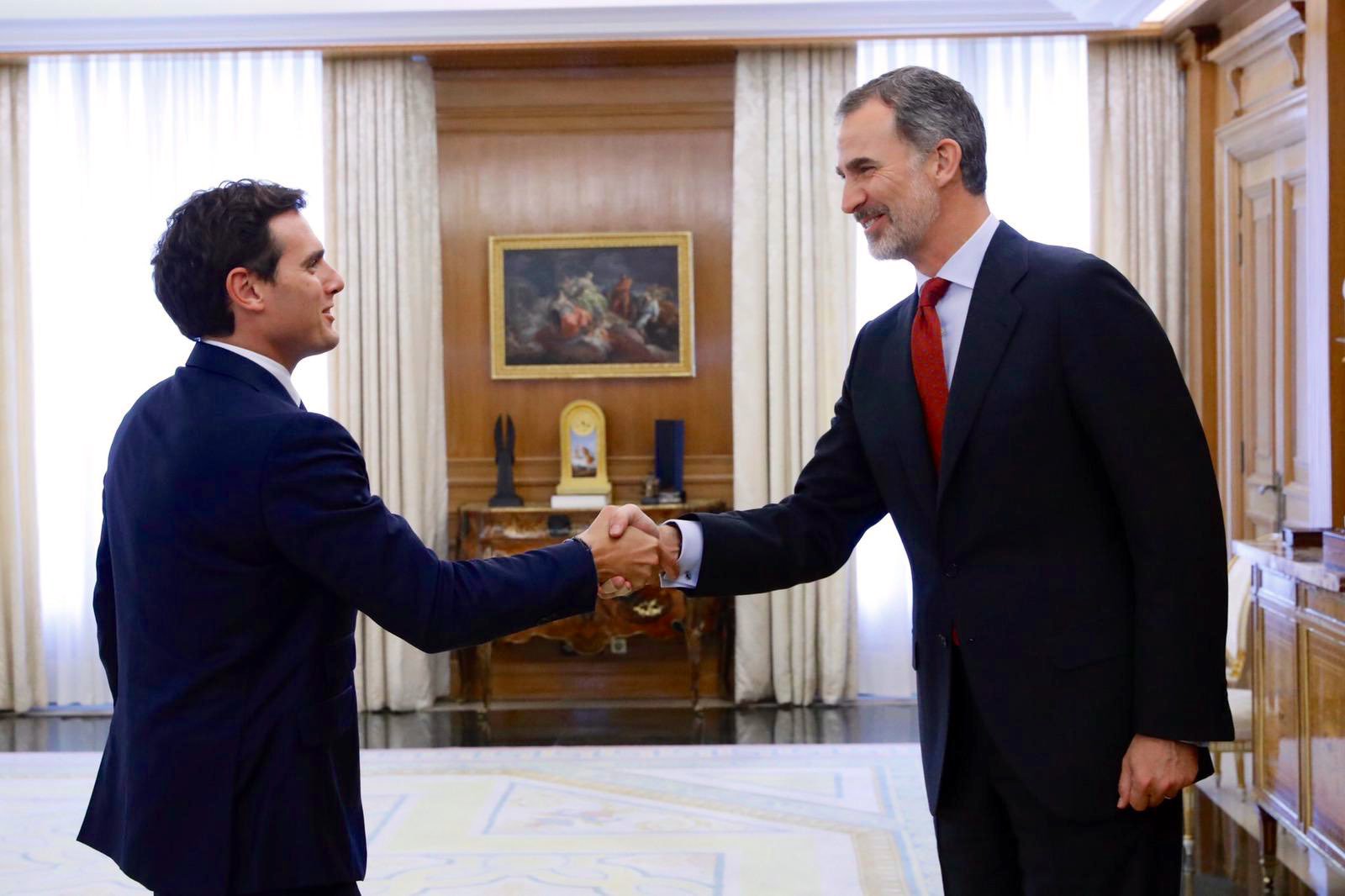 Felipe VI consigue cerrar el matrimonio de sus dos hijas con Pablo ...