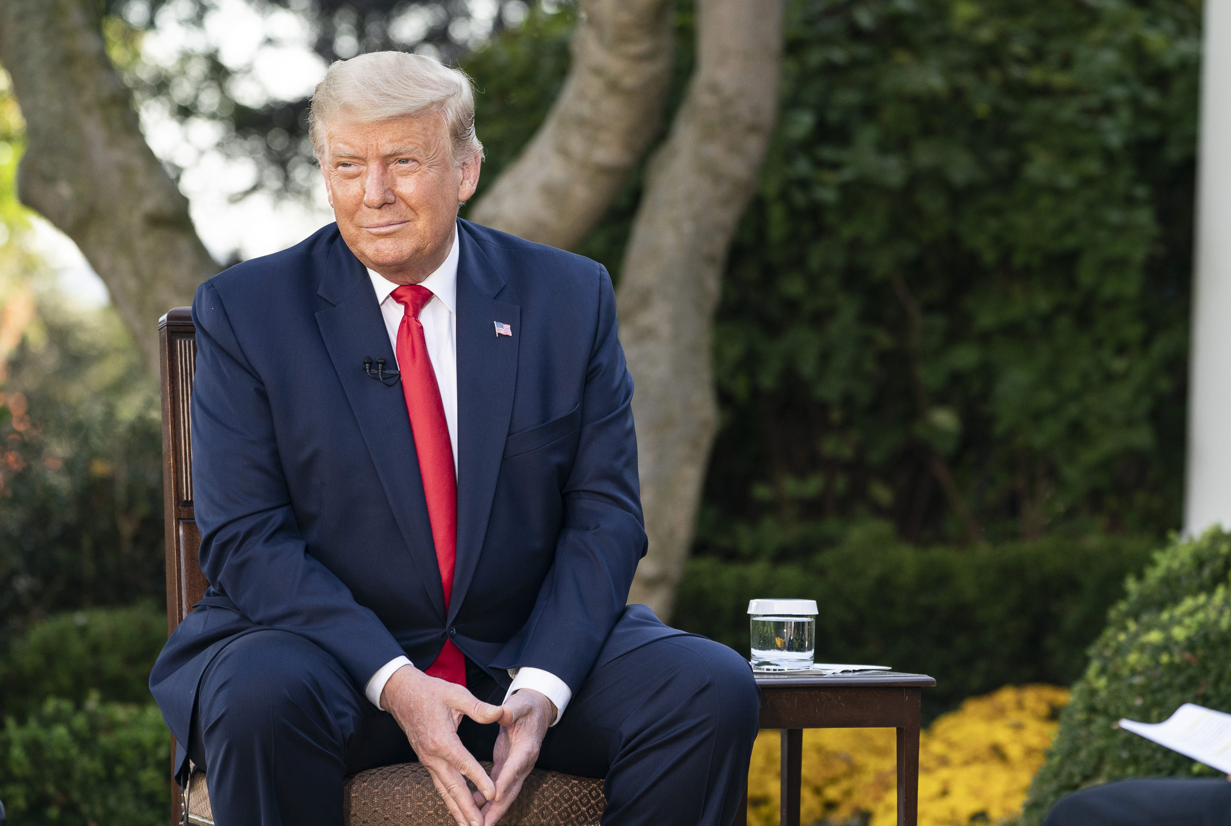 Tras unos días sin usar Twitter, Trump reaparece completamente relajado ...
