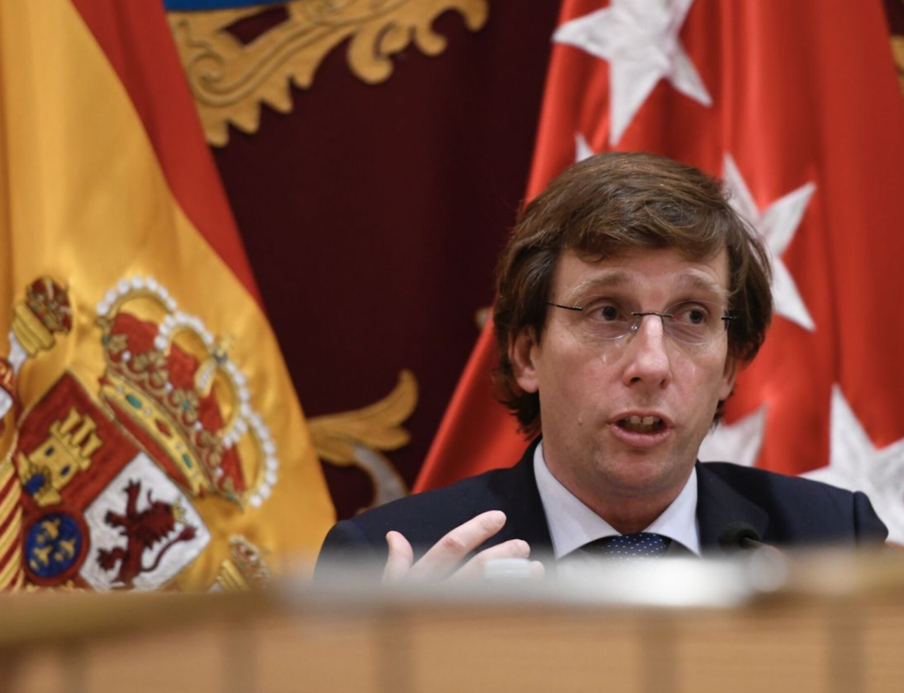 Almeida se compromete a investigar a fondo quiénes son sus familiares y ...