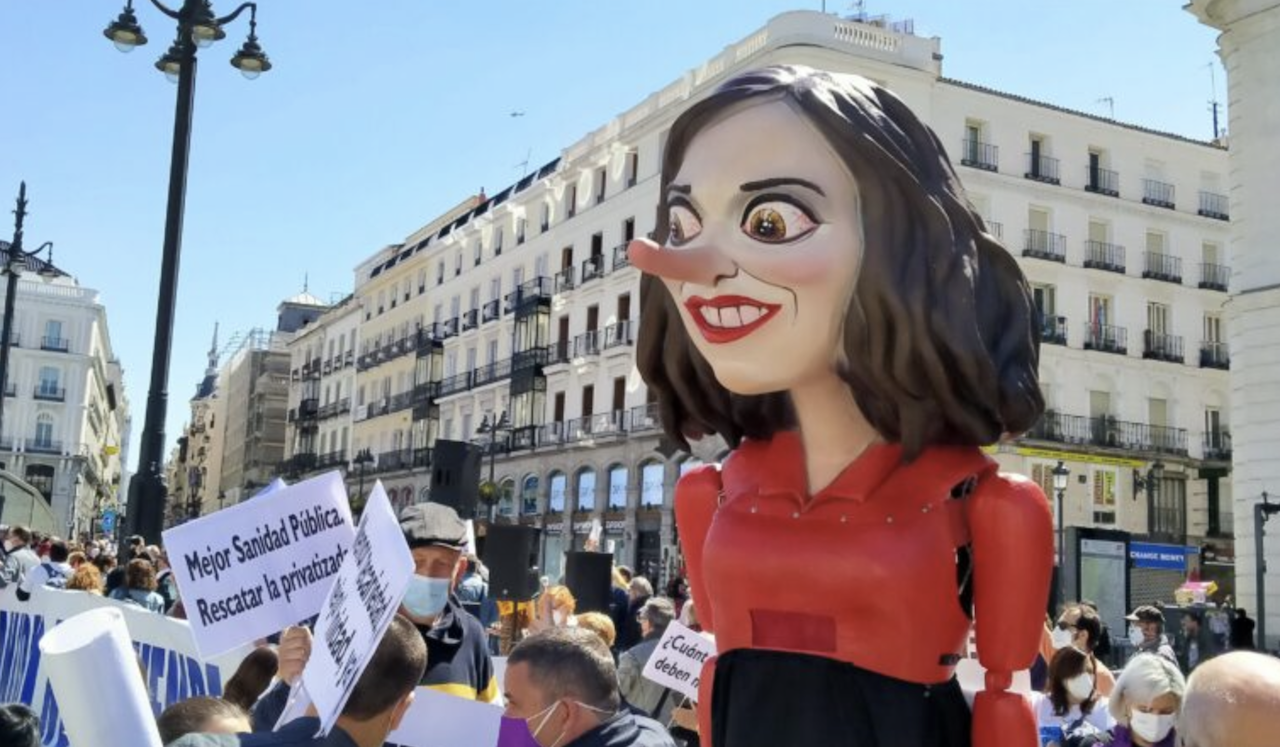 El monigote de Ayuso con nariz de Pinocho ya supera a Ayuso en las ... El monigote de Ayuso con nariz de Pinocho ya supera a Ayuso en las ...