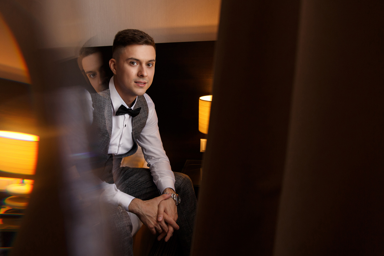 Un actor de microteatro, obligado a trabajar de camarero en un minibar ...