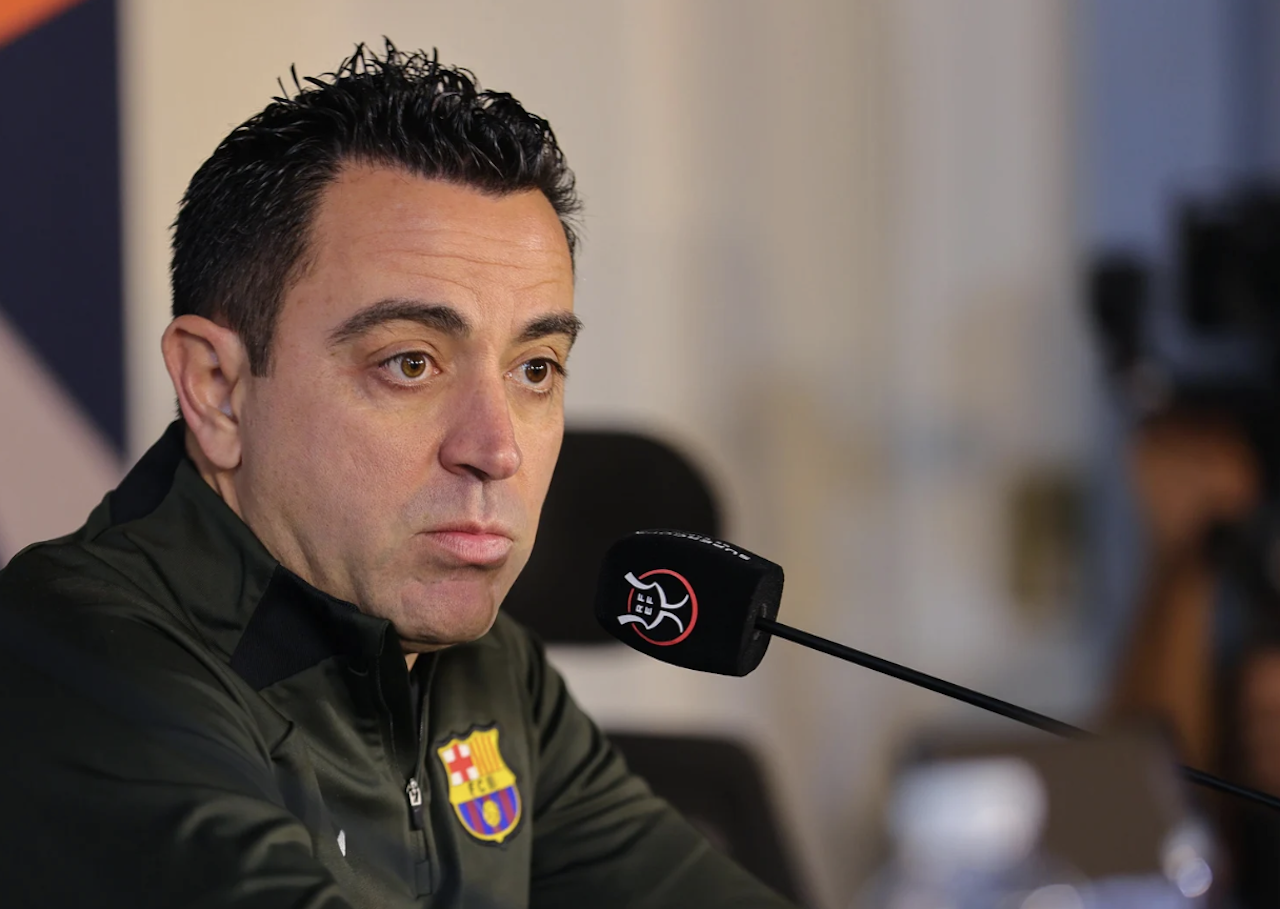 Xavi Hernández denuncia a Pedro Sánchez por plagio | El Mundo Today