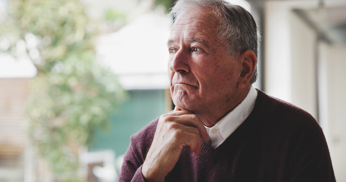 Un viudo, incapaz de terminar las frases porque de estas cosas se ...