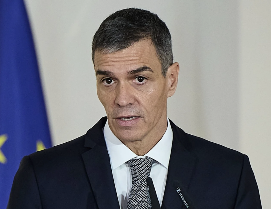 Pedro Sánchez ordena la inmediata destitución de «El guapo» sin ...