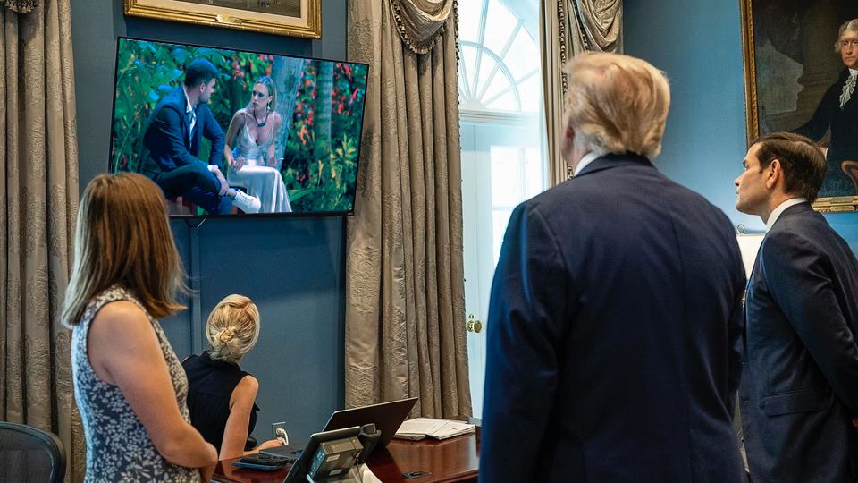 Trump ordena bombardear la Isla de las Tentaciones hasta que Almudena y ...